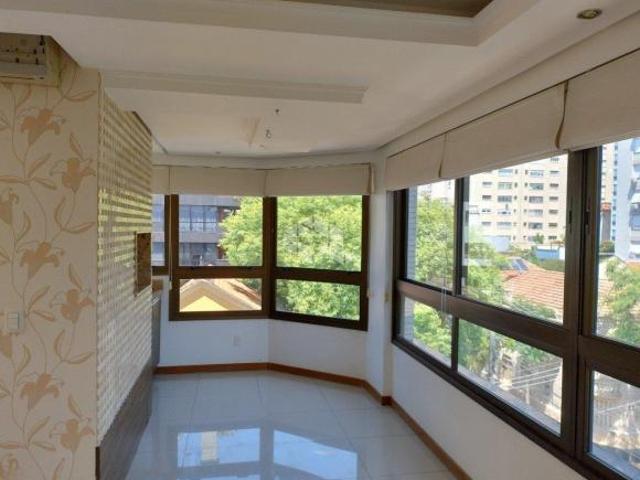 Apartamento com 95m² e 2 dormitórios, 1 suíte, 1 vaga no bairro Independência em Porto Alegre