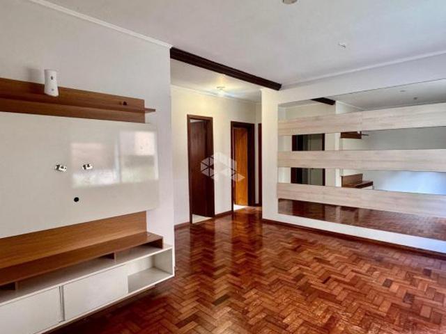 Apartamento COM 95m², três quartos, vaga e sacada, perto do Parcão