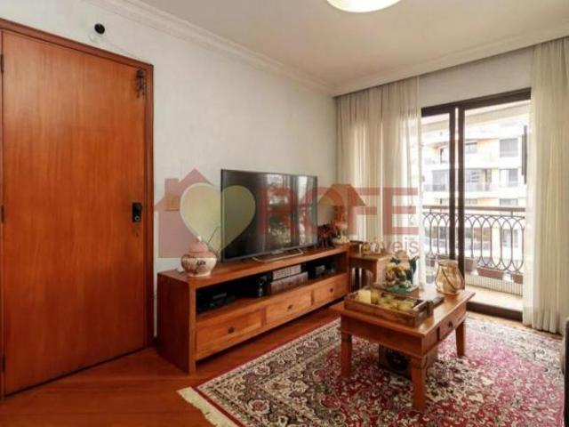 Apartamento com 96 m², 2 quartos e 2 vagas à venda no miolo do Campo Belo, em andar alto