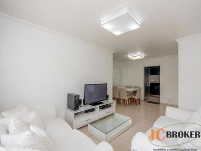 Apartamento com 98m² de área útil, 3 dormitórios sendo 1 suíte, 2 vagas de garagem