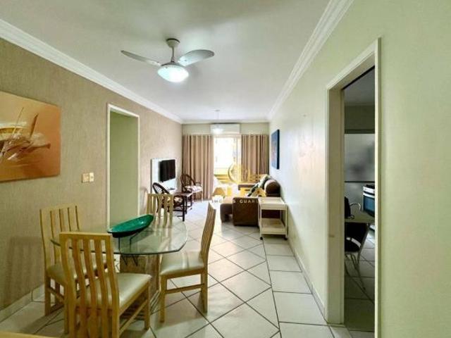 Apartamento com cozinha planejada a 2 quadras da Praia da Enseada – Alfa Imóveis Guarujá