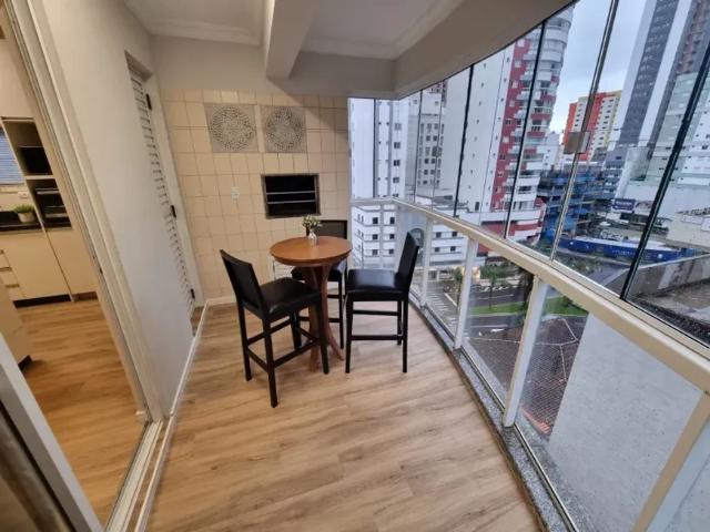 Apartamento com churrasqueira a carvão próximo ao passeio são miguel b camboriú