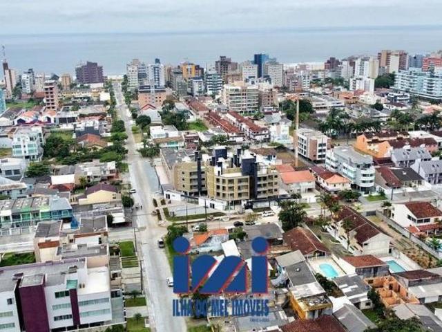 Apartamento com churrasqueira em Caiobá