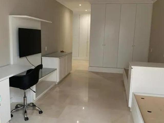 Apartamento com charme francês com área de sol privativa num dos melhores pontos da cidade