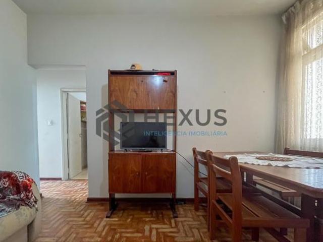 Apartamento com custo baixo a uma quadra da Praia das Pitangueiras, Guaruja