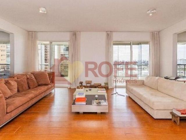 Apartamento com a venda com 4 suítes, 307 m² na Vila Nova Conceição ao lado do Parque Ibirapuera