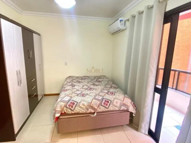 Apartamento com amplo living interior, 3 suítes, 2 vaga de garagem na praia gran