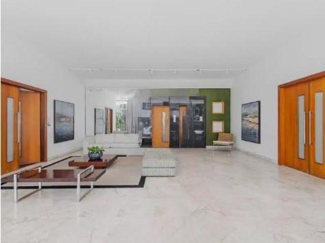 Apartamento com área privativa de 195,52 m² e 2 vagas de garagem Edifício Camp