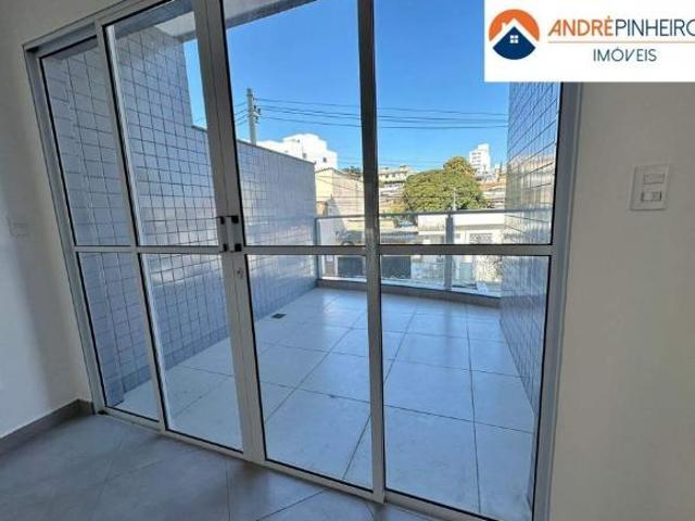 Apartamento com Área Privativa e Elevador no Santa Mônica: 2 Quartos, Suíte, 2 Vagas sob Pilotis e E