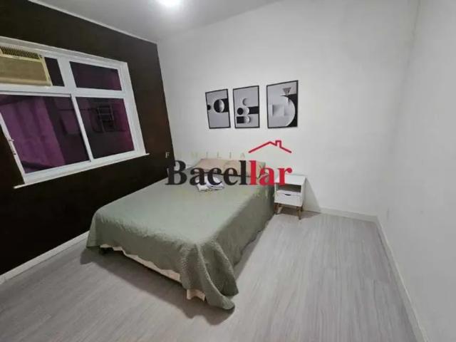 Apartamento com Área Privativa: / Residencial / Copacabana