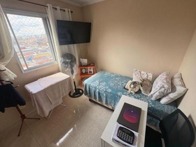 Apartamento com armários embutidos nos dormitórios e cozinha