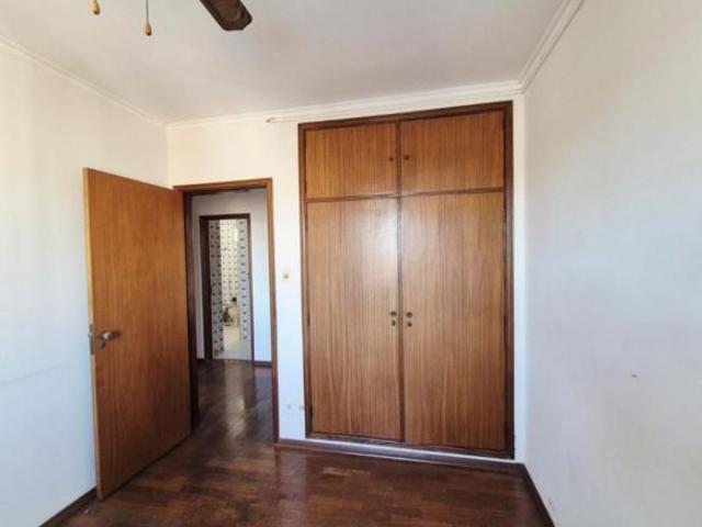 Apartamento com armarios no Centro | Só aqui na Imobiliária Rosa e Rangel