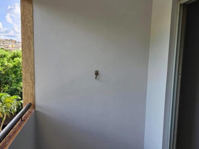 Apartamento com armarios no Edificio Tamarindos | Só aqui na Imobiliária Rosa e Rangel