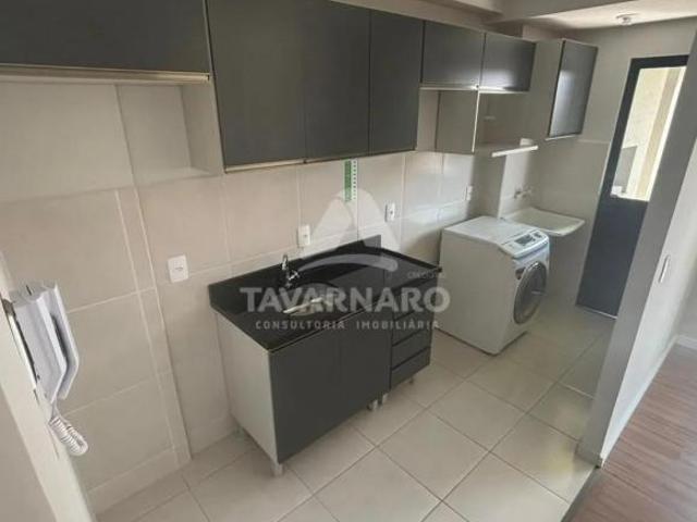 Apartamento com garagem coberta