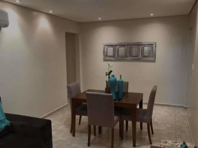 Apartamento com Garagem fechada | 2 Quartos e 2 Banheiros em Embaré, Santos