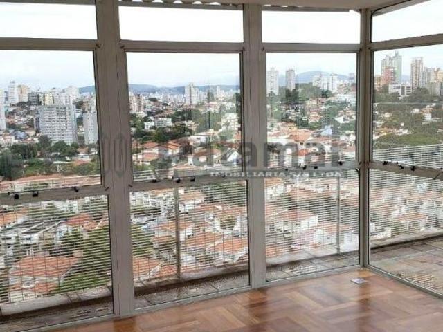 Apartamento com dois dormitórios, à venda, no Alto de Pinheiros