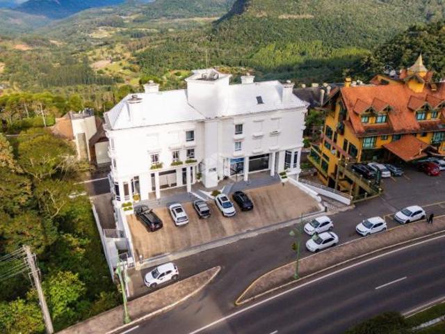 Apartamento com dois dormitórios junto ao centro de Gramado