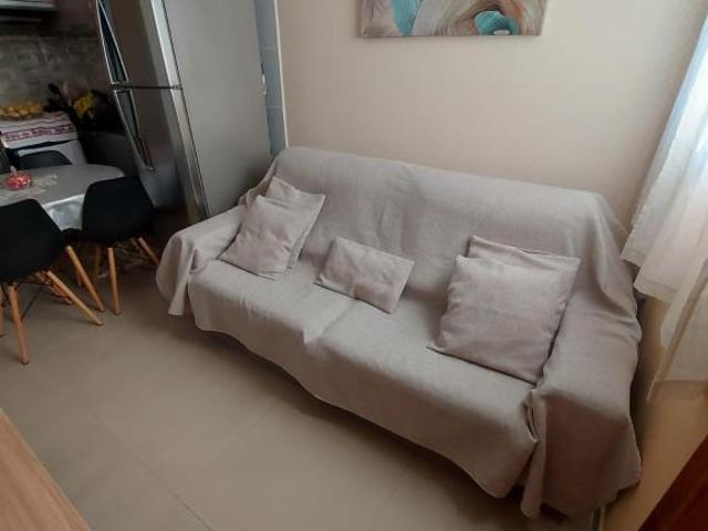 Apartamento com dois dormitórios mobiliado com uma vaga de garagem