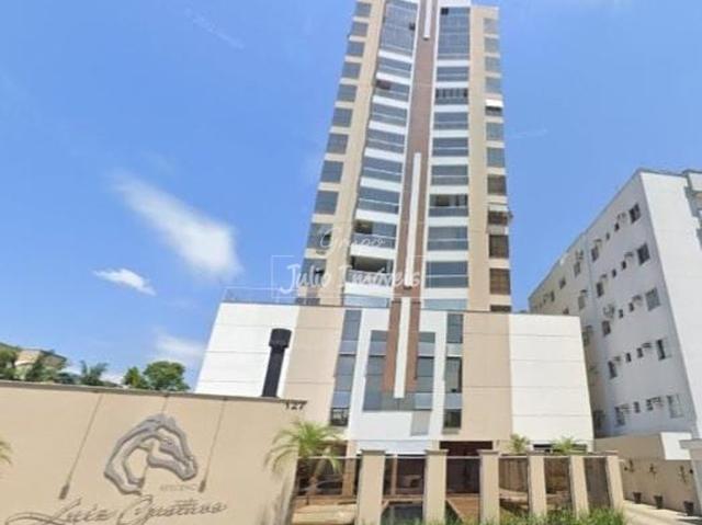 Apartamento com dois dormitórios no Centro