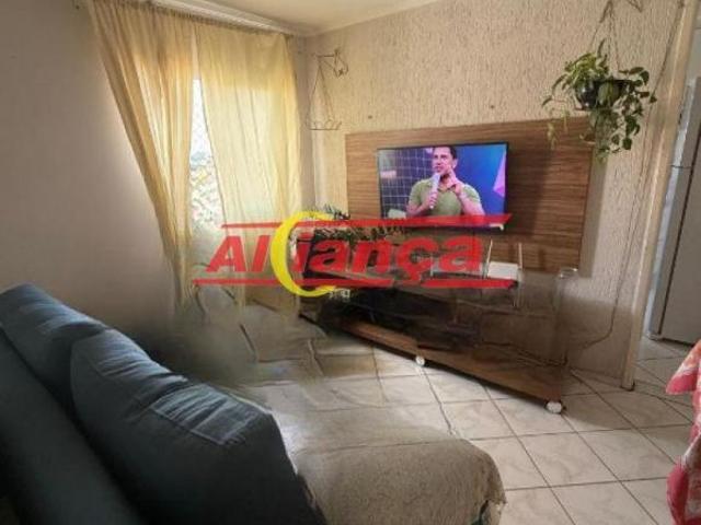 Apartamento com dois quartos na Vila Galvão