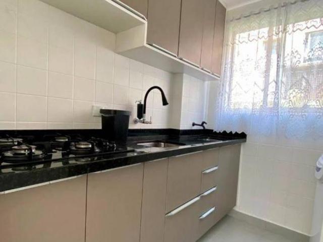 Apartamento com dois quartos no Santa Cândida
