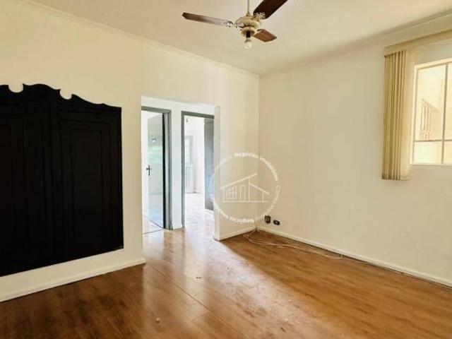Apartamento com dois quartos à venda no Edifício José de Oliveira no centro de Itu