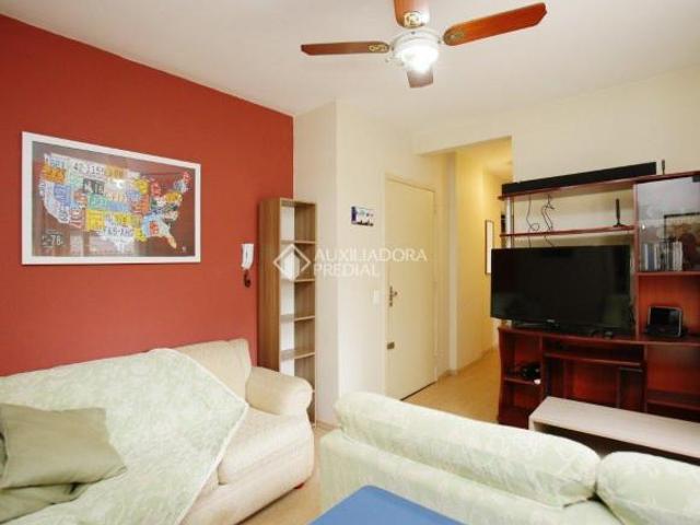 Apartamento com dois quartos do lado da Redenção