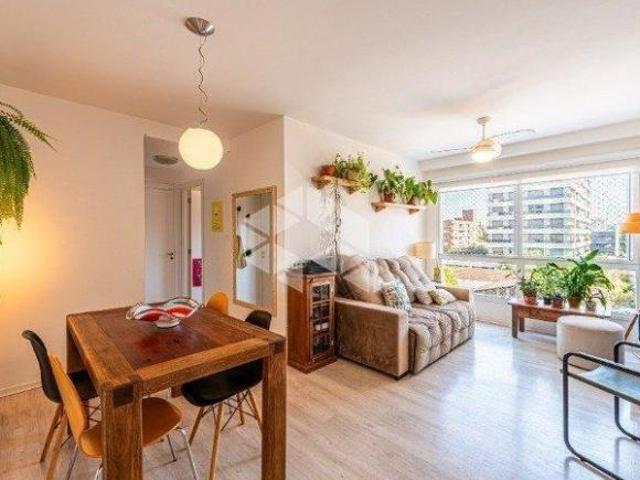 Apartamento com dois quartos e duas vagas no bairro Tristeza