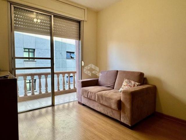 Apartamento com dois quartos e sacada