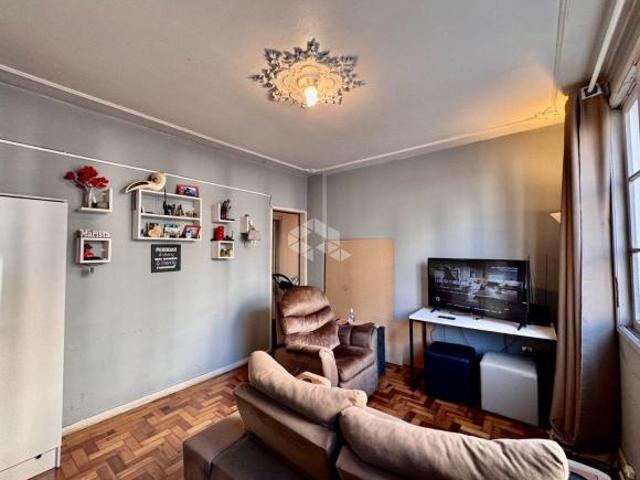 Apartamento com dois quartos, em andar alto, no Centro Histórico