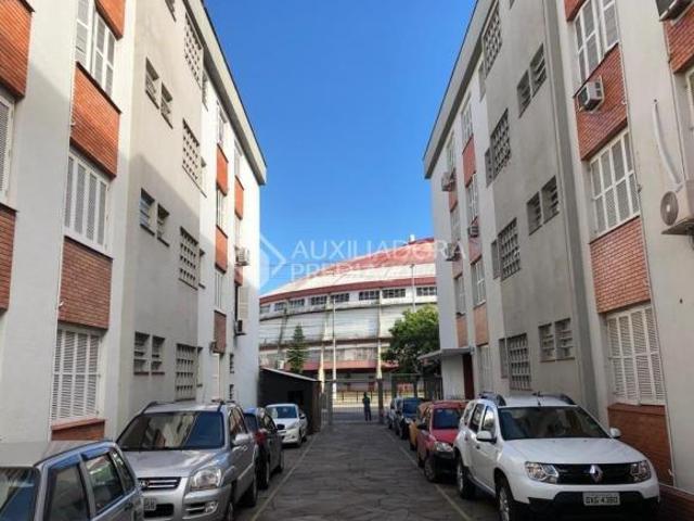 Apartamento com dois quartos, ensolarado