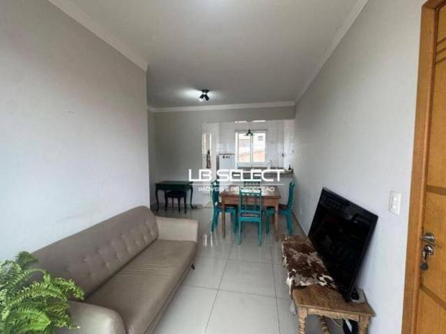 Apartamento com dois quartos, suíte, sala com sacada e uma vaga na garagem