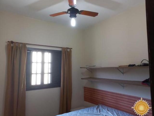 Apartamento com dois quartos um suíte térreo no itagua com churrasqueira coberta privativa