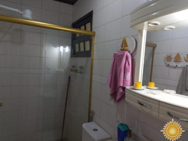 Apartamento com dois quartos um suíte térreo no itagua com churrasqueira coberta privativa