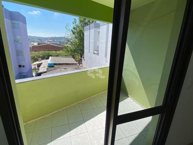 Apartamento com dois quartos, varanda com vista ampla, sala de estar, cozinha americana, área de ser