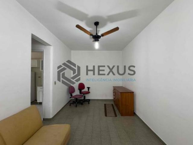 Apartamento com despesas baixas a duas quadras da Praia das Pitangueiras, Guaruj