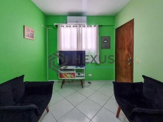 Apartamento com despesas baixas a duas quadras da Praia das Pitangueiras, Guaruj