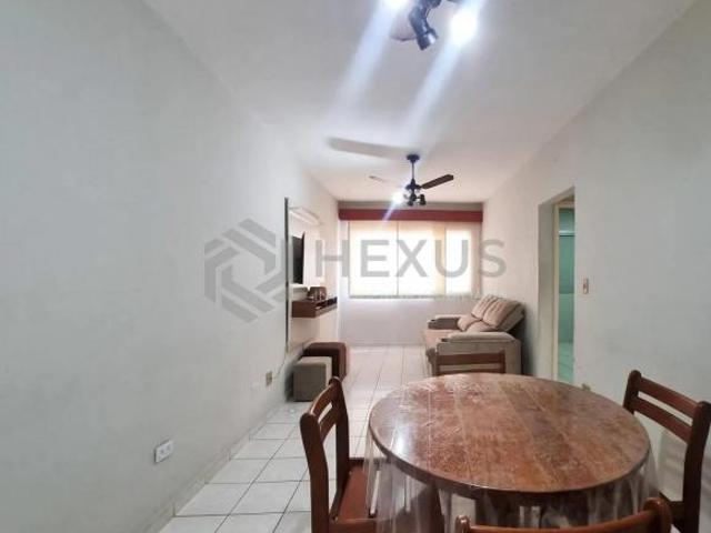 Apartamento com despesas baixas a duas quadras da Praia das Pitangueiras, Guaruja