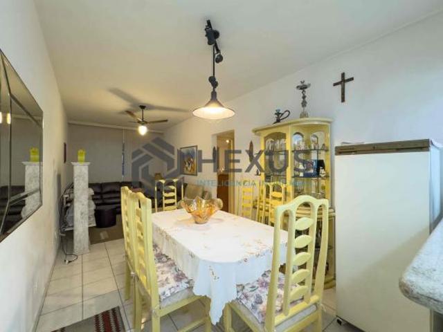 Apartamento com despesas baixas a duas quadras da Praia das Pitangueiras de 2 qu