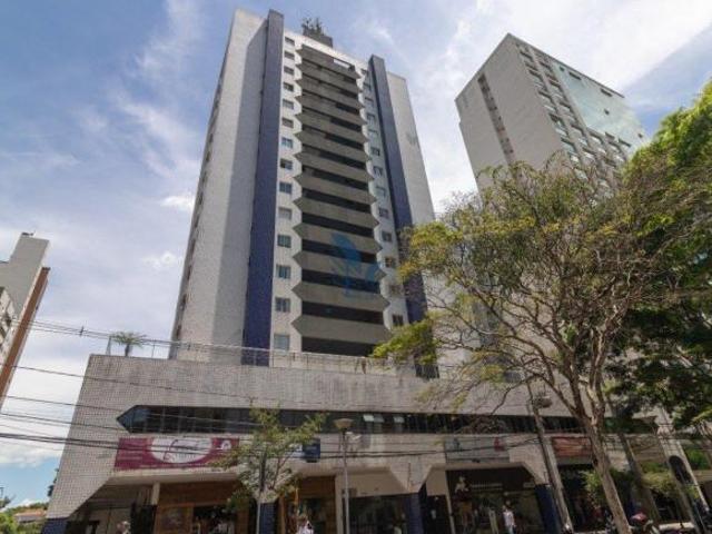 Apartamento com duas vagas à venda no Bigorrilho