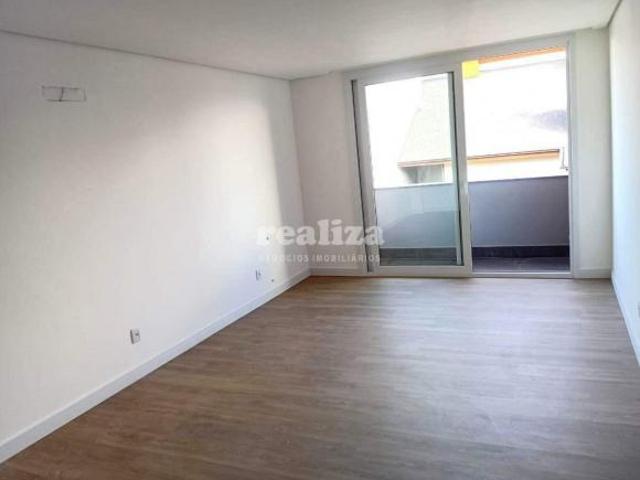 APARTAMENTO COM DUAS AMPLAS SUÍTES EM CANELA