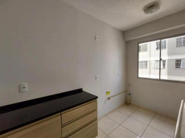 Apartamento com elevador em prédio individual com 02 quartos e 01 vaga de garagem no Bairro Parque M