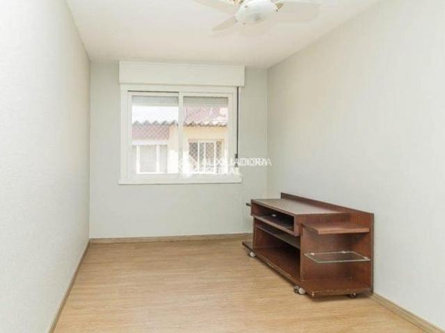 Apartamento com excelente localização de 2 dormitórios no Jardim do Salso