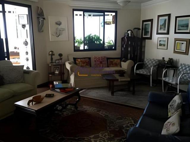 Apartamento com excelente planta e ampla varanda