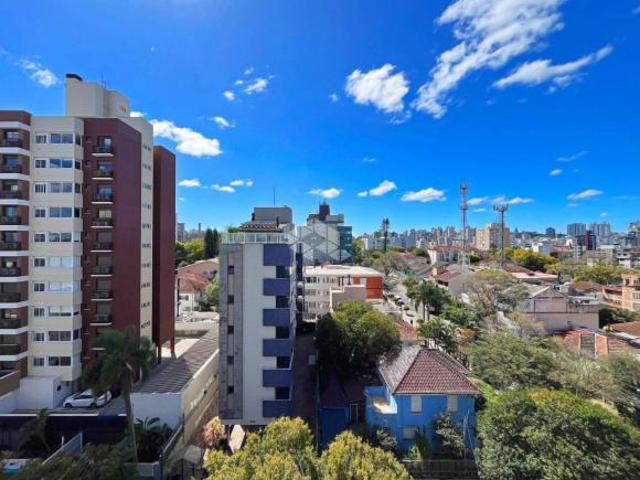 Apartamento à venda de 03 dormitórios, sendo um suíte, com 2 vagas de garagem no