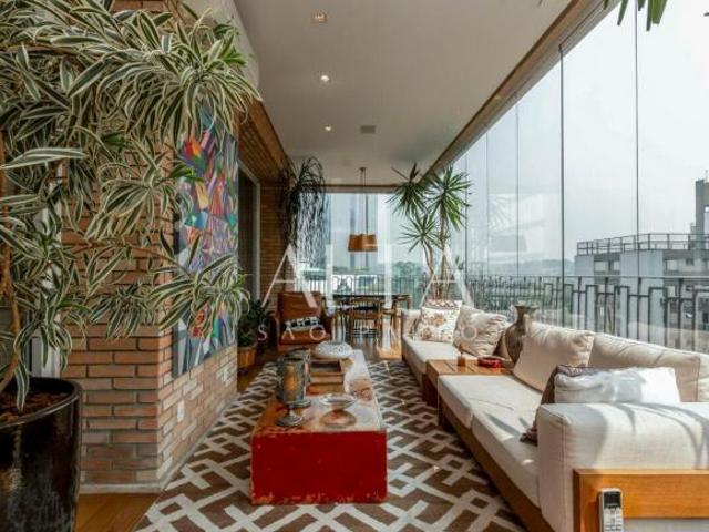 Apartamento com Exclusividade e Sofisticação no Itaim Bibi, 415m², 4 suítes, e 5 vagas