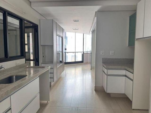 Apartamento com ótimo valor no centro de Maringá