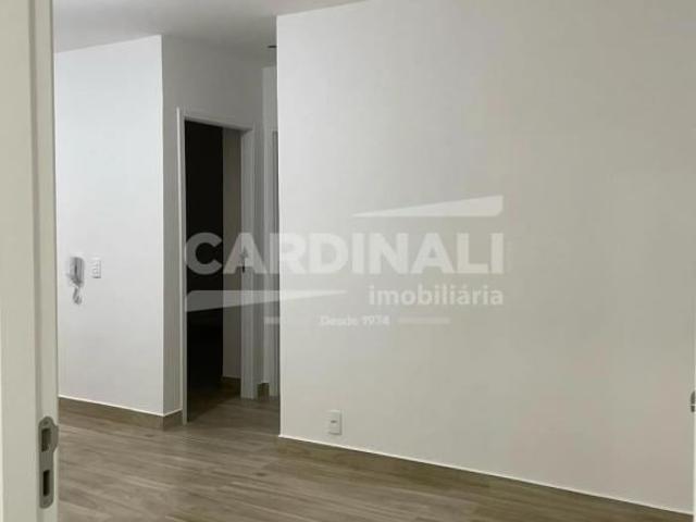 Apartamento com ótima localização, todo em porcelanato