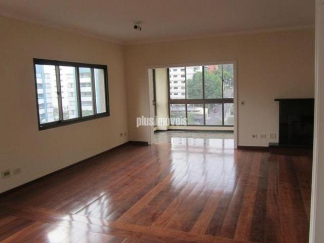 Apartamento com ótima planta 360º distribuído em 213,32 m2 de área útil na Vila Morumbi