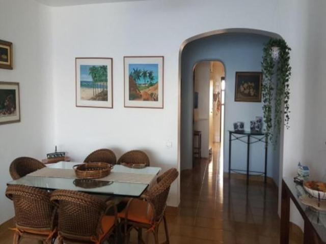 Apartamento com lazer nas Pitangueiras com vista para o mar